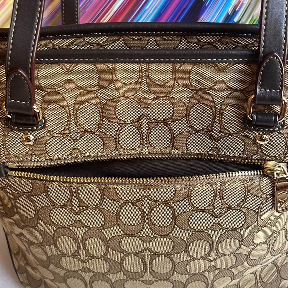 Coach Outline Signature Zip Tote Bag Size: Medium - Gem